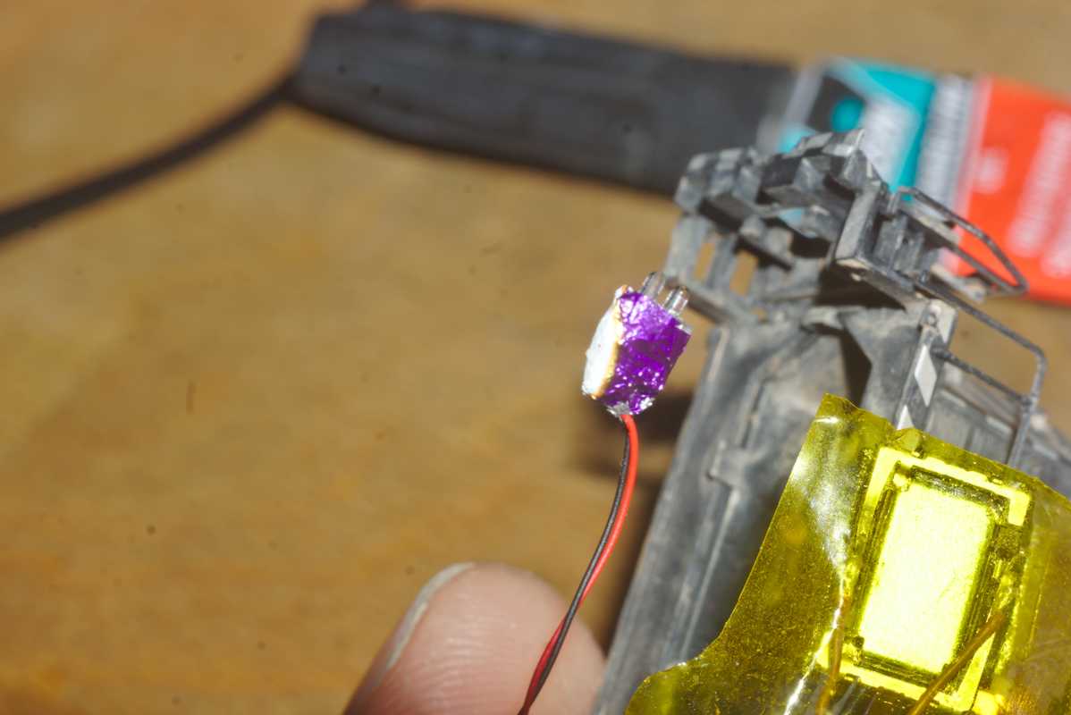 ESU LokSound (58923) and individual LED lighting in Atlas GP7TT (non ...